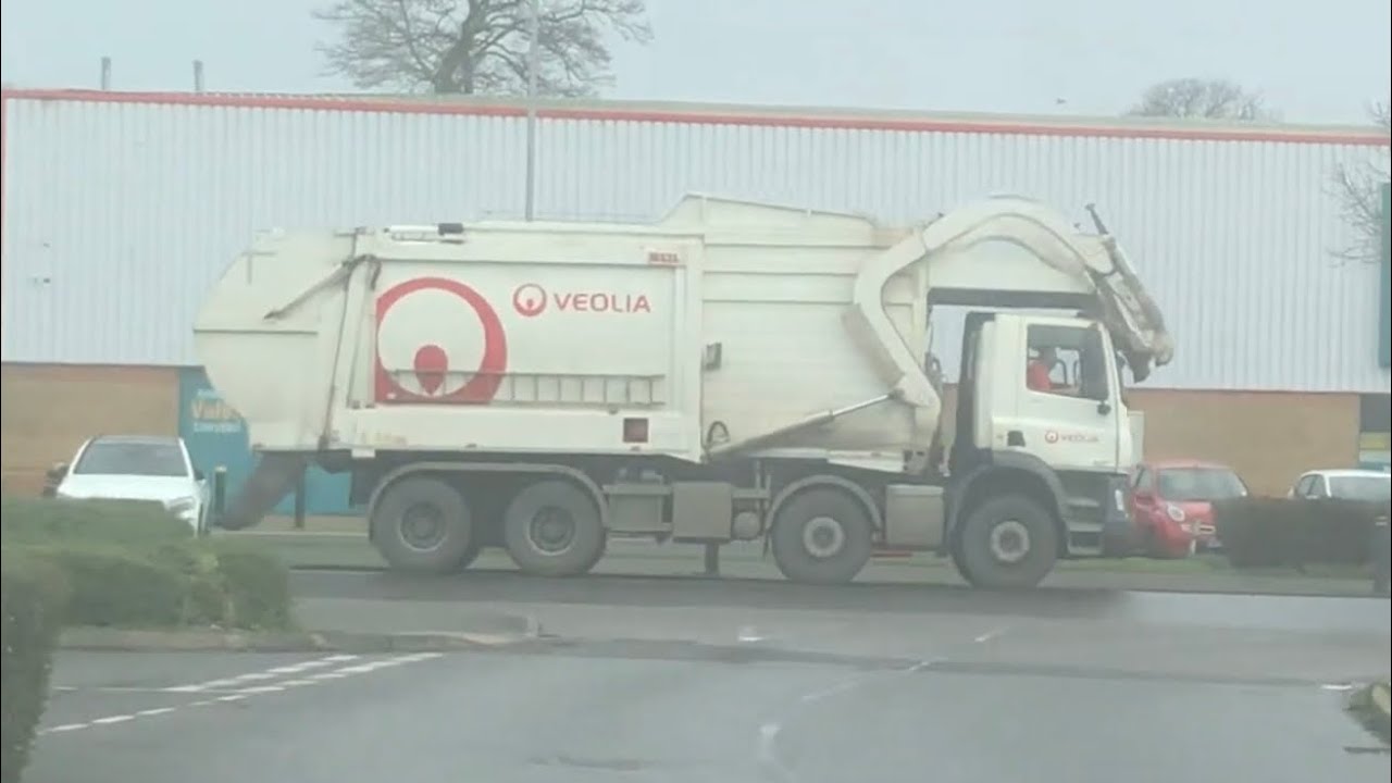 Veolia Heil Halfpack Front loader Refuse truck - YouTube