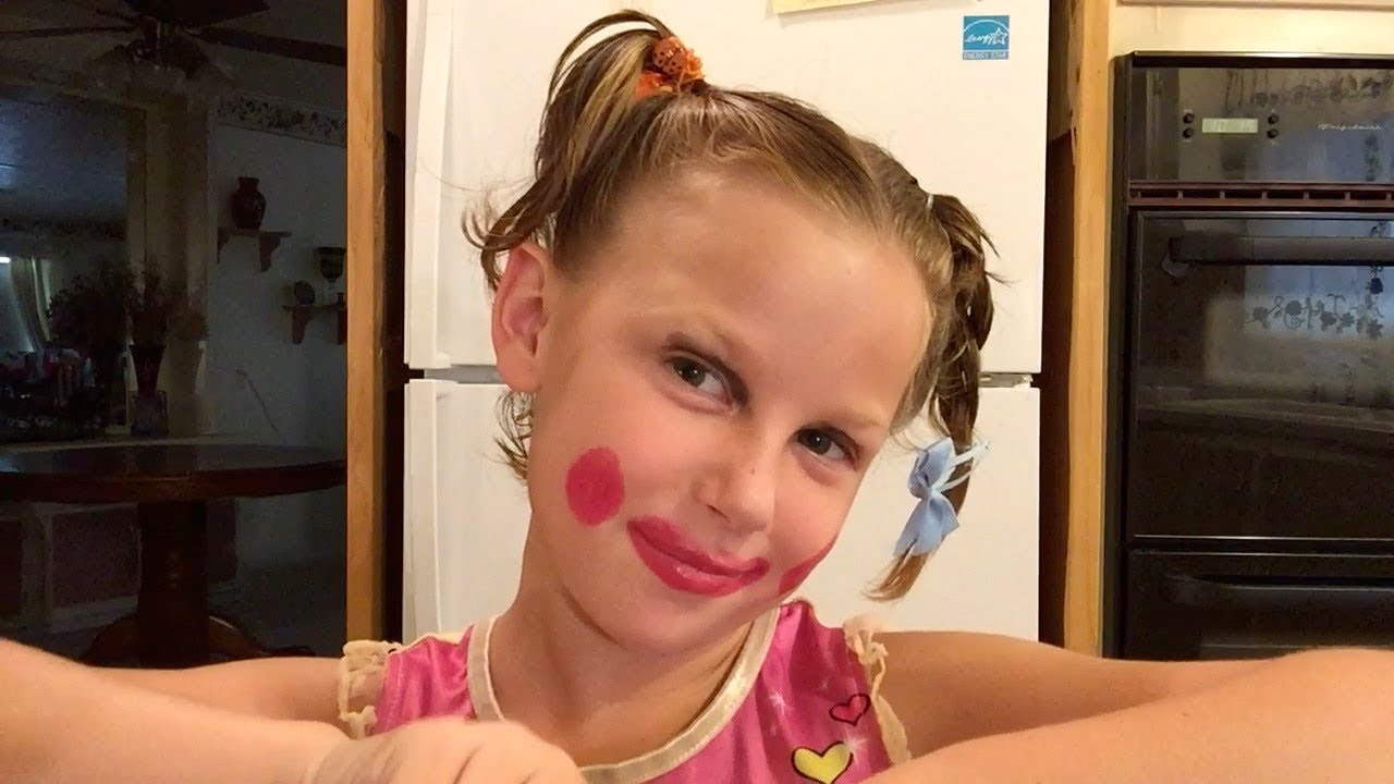 ASMR ~ Crazy Makeup Artist Is At It Again/Nanaroriasmr - YouTube