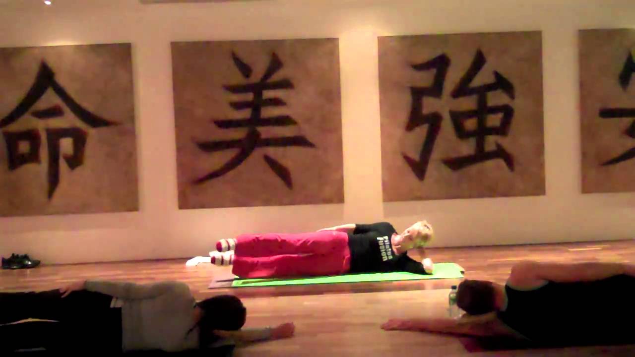 Pilates 1 - side leg clam bridge - YouTube