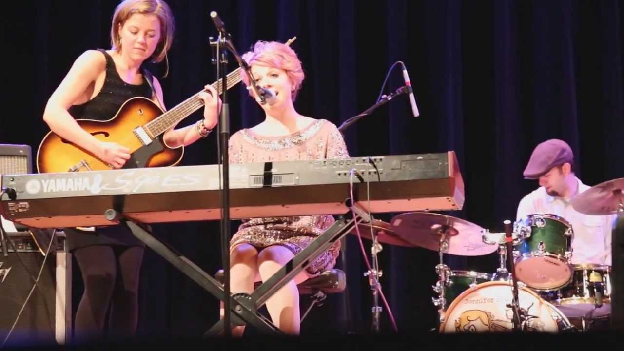 Jennifer Hill and Co. performs at DAS Musicians - YouTube