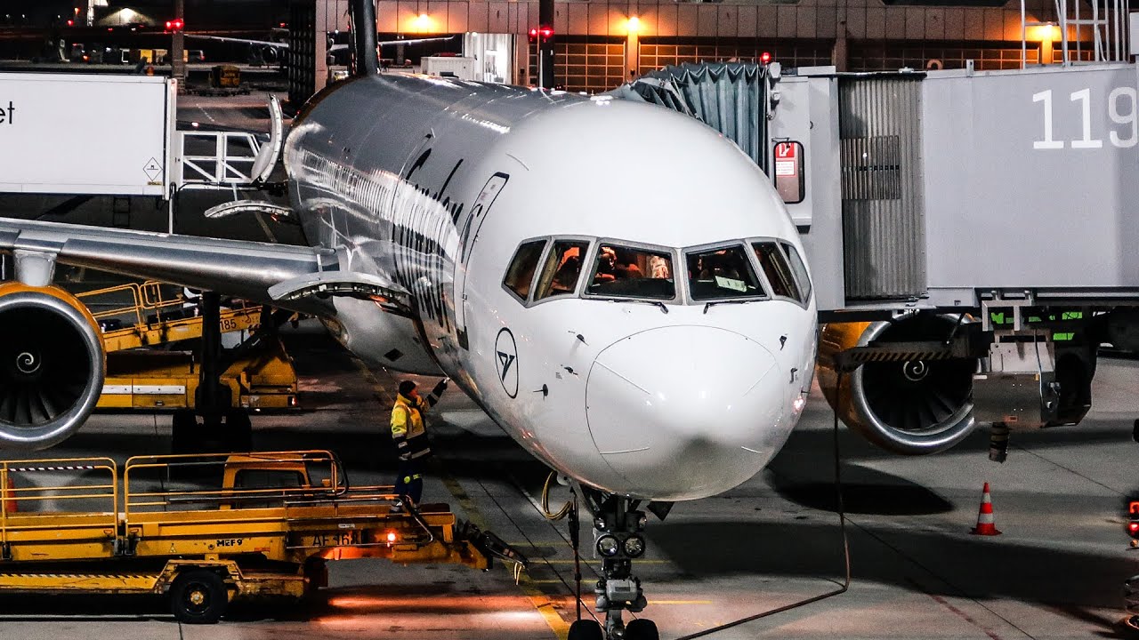 4 HOURS with the CONDOR BOEING 757-300 | Fuerteventura - Munich ...