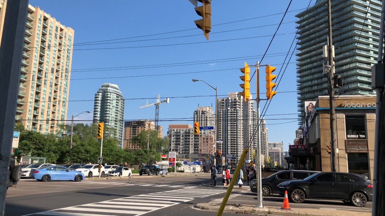 Finch Ave l Yonge-Bathurst l Toronto Canada l 4K (토론토 핀치 길 걷기. 영-배덜스트 ...