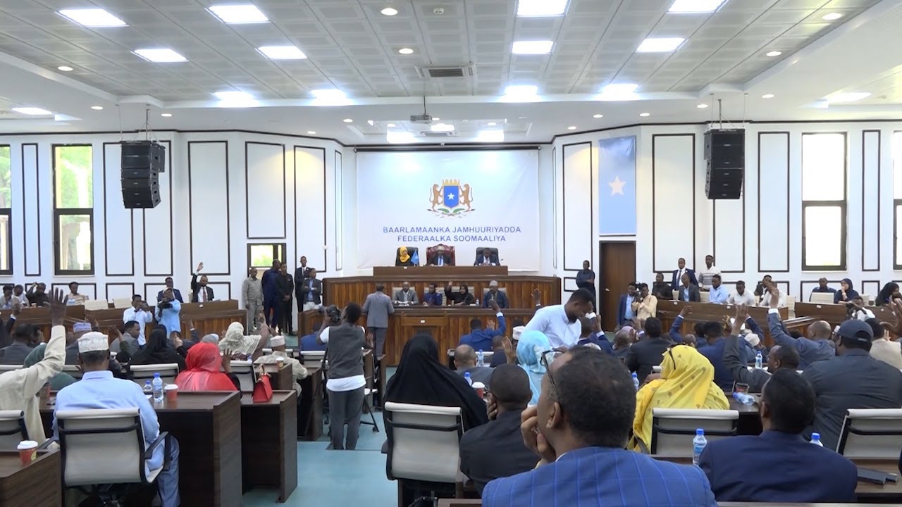 Xildhibaanada golaha shacabka oo dood adag ka yeeshay Sharciga Hey'adda ...