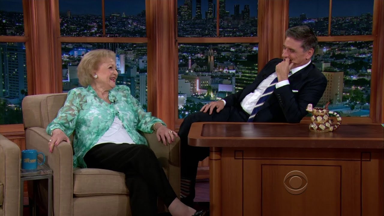 Late Late Show with Craig Ferguson 6/6/2013 Betty White, Sarah Paulson ...