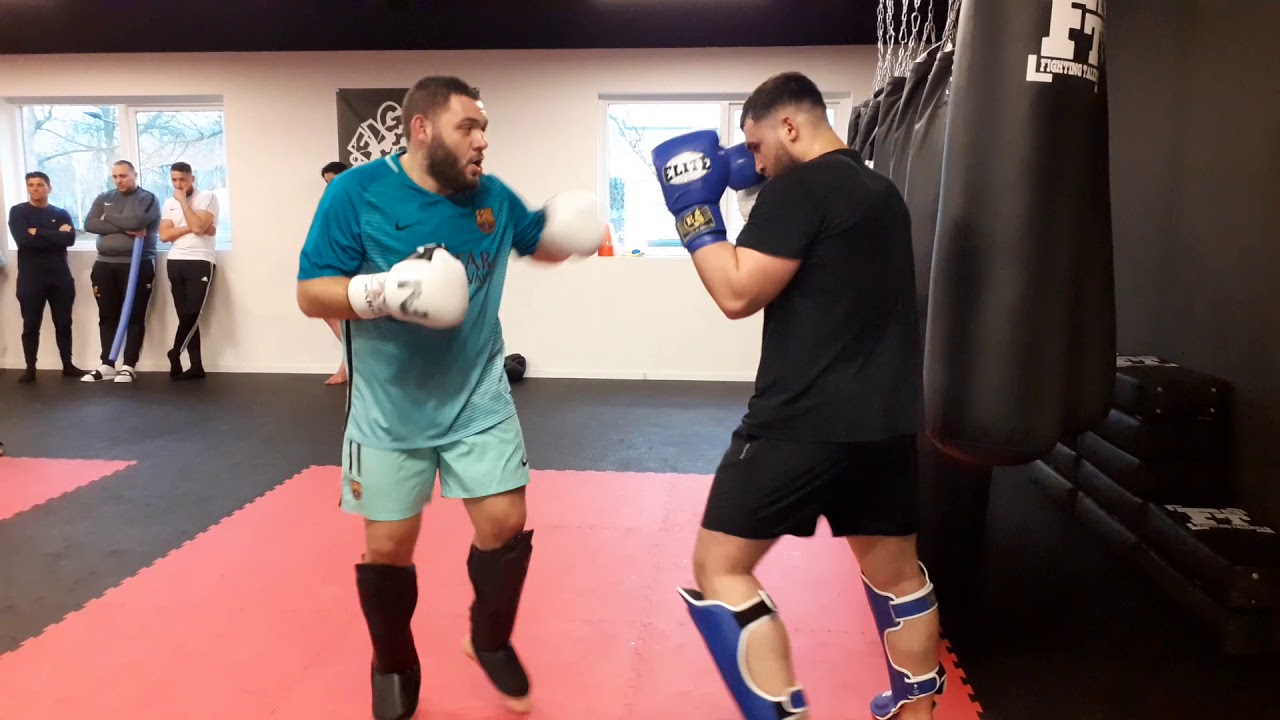 Ismael Lazaar sparring training bij Figting Talents - YouTube