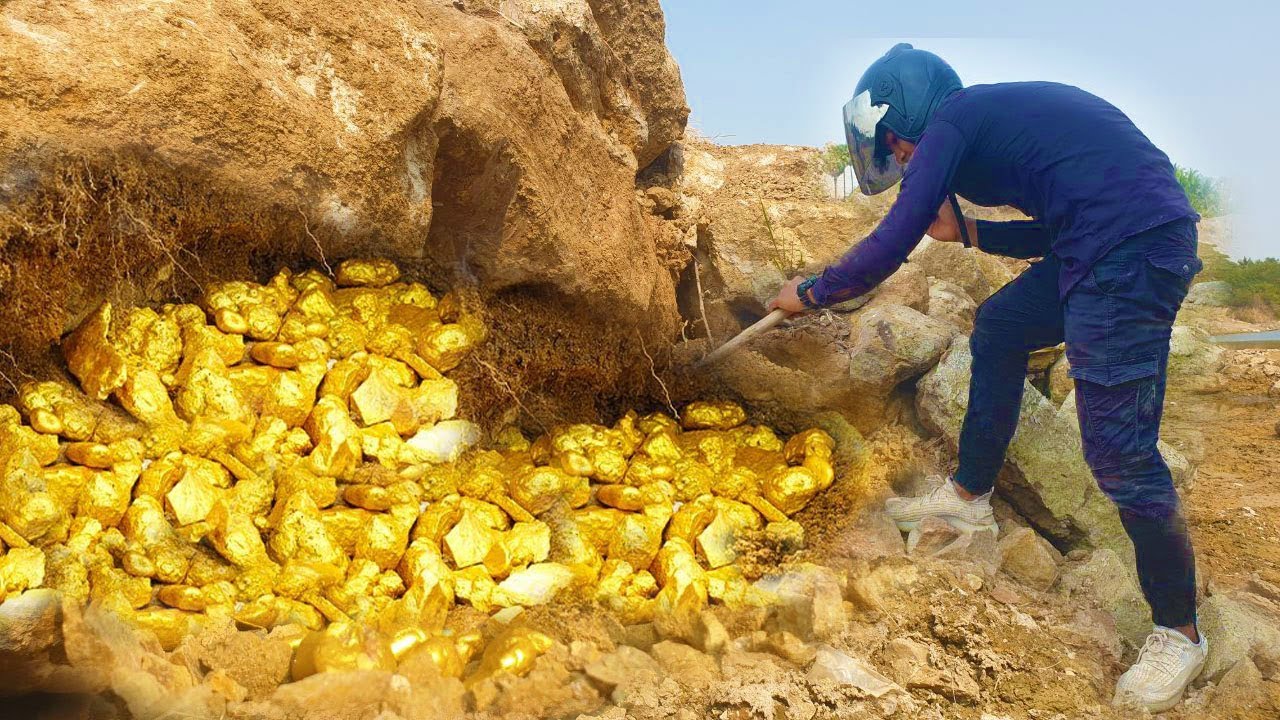 OMG Lucky Lucky Day! Mining Gold - Finding and digging gold. - YouTube