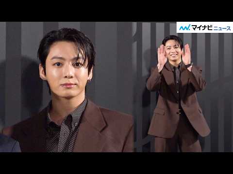 BTS's Jungkook smiles at fans' cheers! Captivating in a chic suit