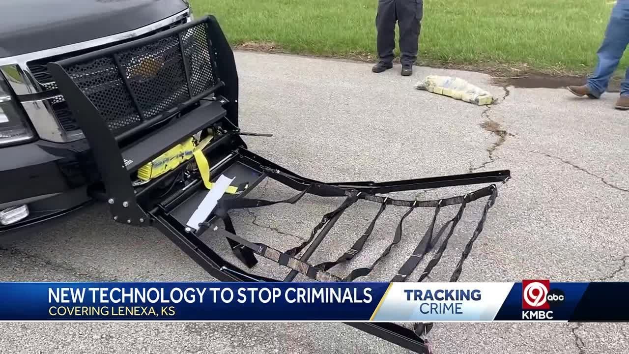 Lenexa Police showcase grappling technology - YouTube