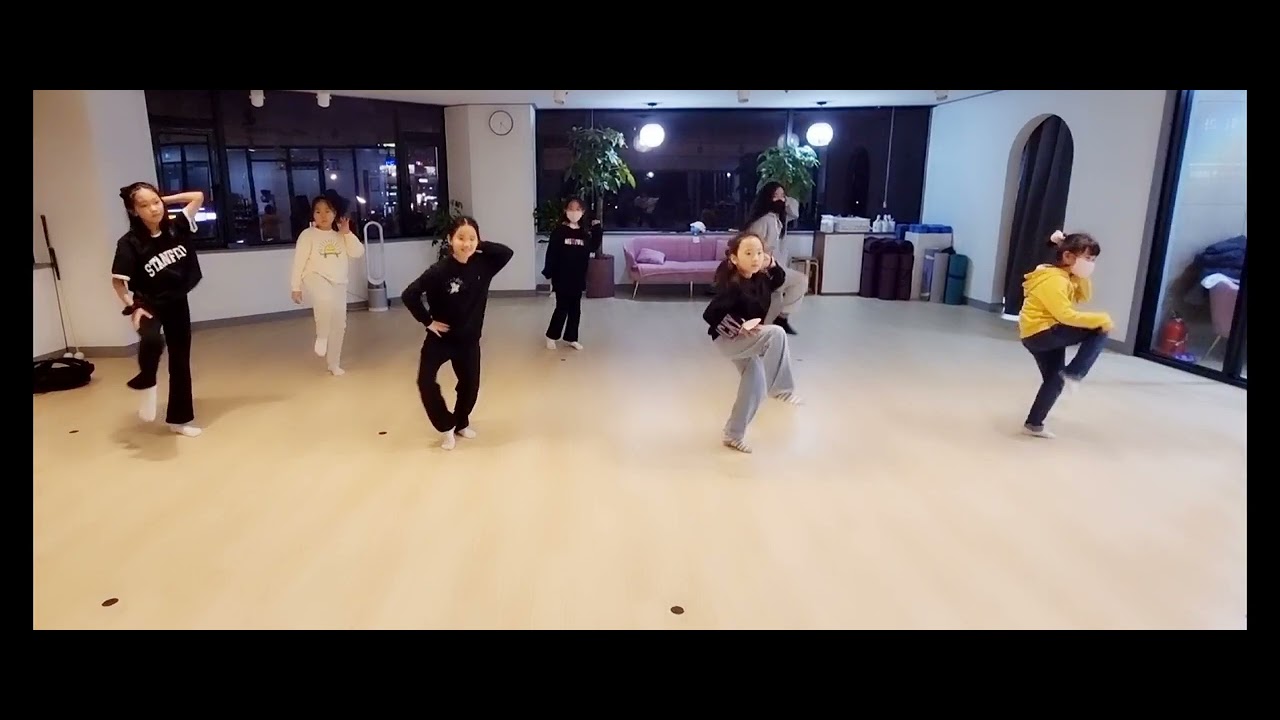 Born to be(dance cover)-2,3,4학년 - YouTube