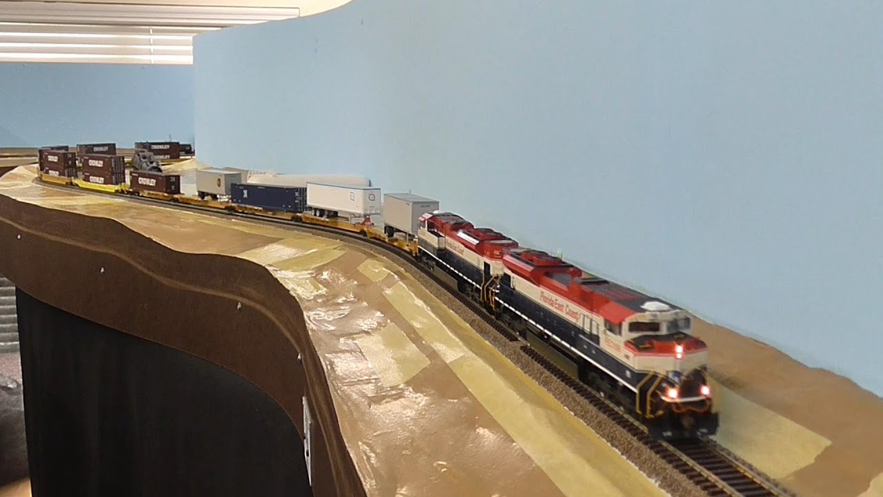 FEC 106 leads Florida East Coast 224 in HO Scale - YouTube