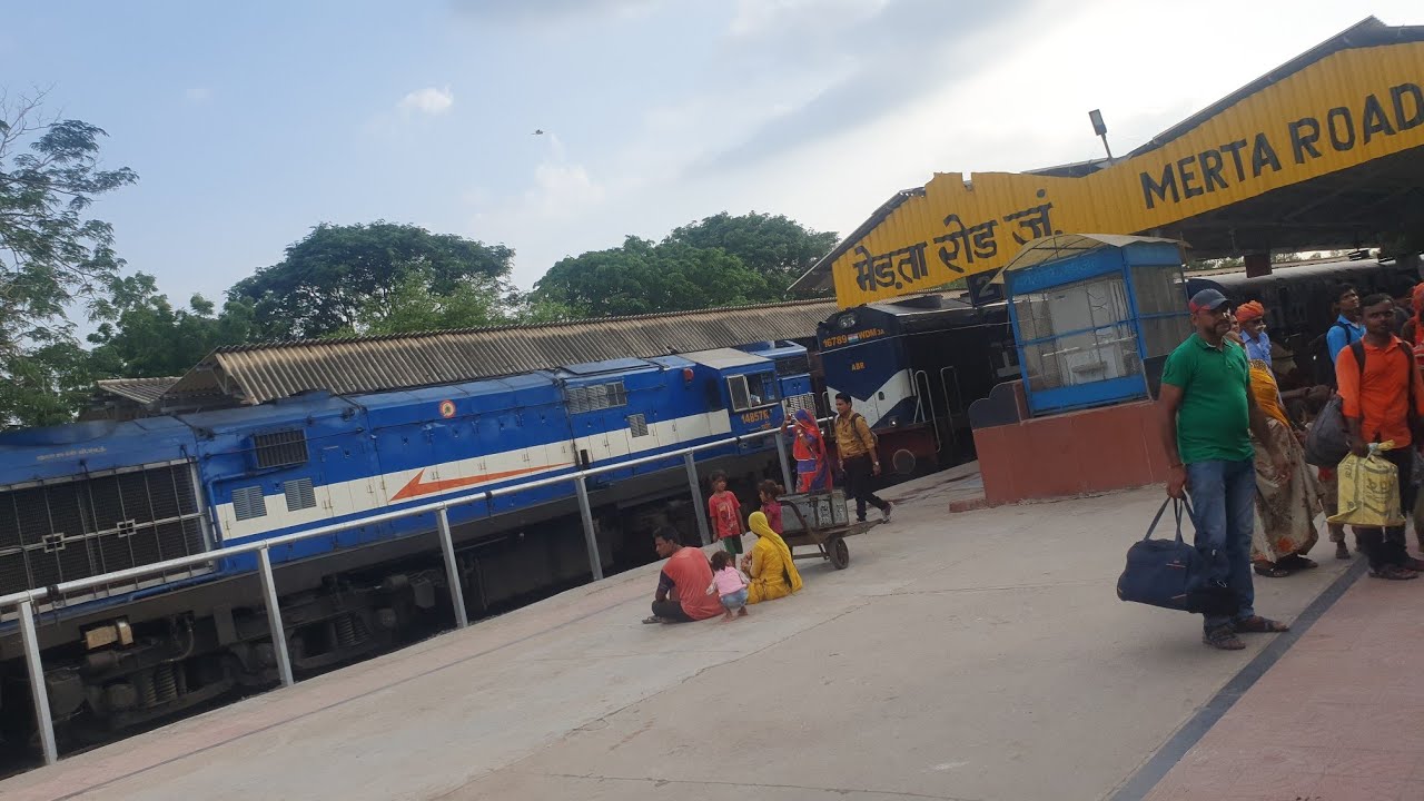 Arriving merta road junction | Rail bus standing with passenger - YouTube
