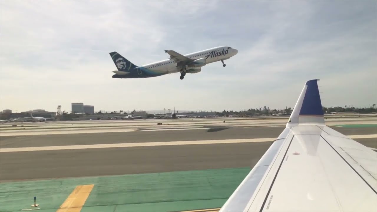 United Airlines Embraer E175 scenic landing in Los Angeles. FAT-LAX ...