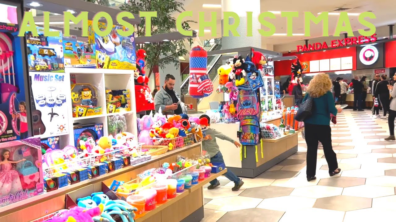 BURBANK SHOPPING MALL LOS ANGELES CALIFORNIA BEFORE CHRISTMAS 2022 ...