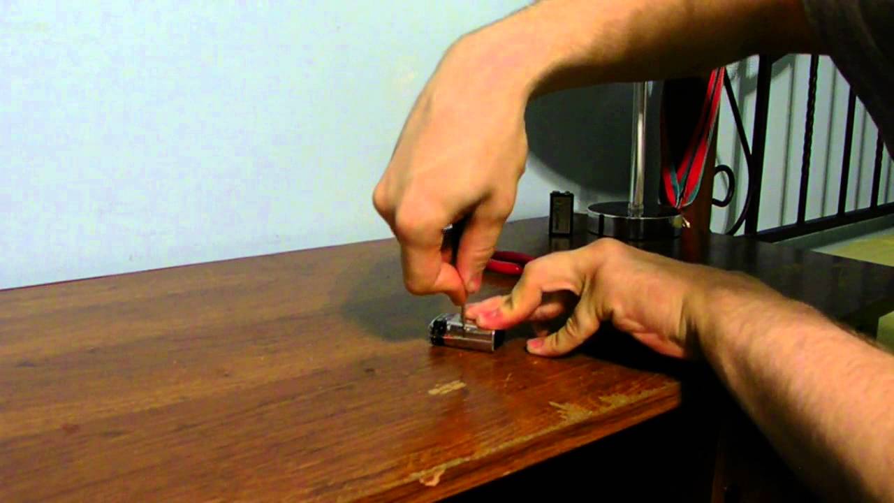 How to take apart a 9V Battery - YouTube