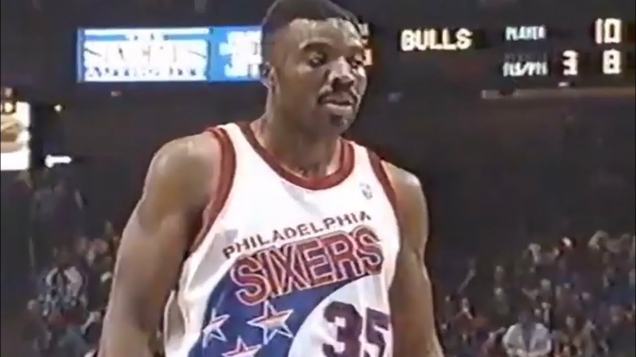 Armen Gilliam 76ers 20pts 10rebs vs Bulls (1993) - YouTube