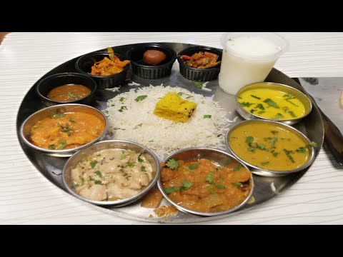 Hussainabad ki mashoor Indian mix Thaali - YouTube