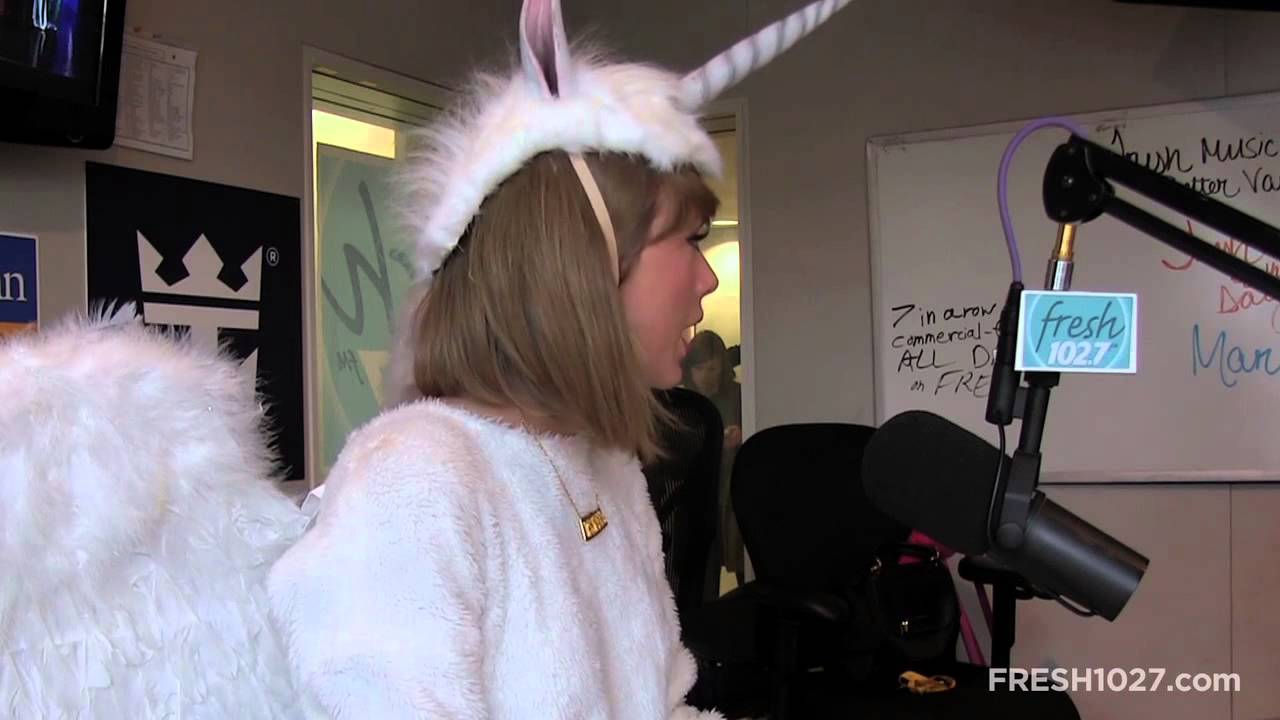 Taylor Swift on Smashing Album Sales Records with "1989" - YouTube