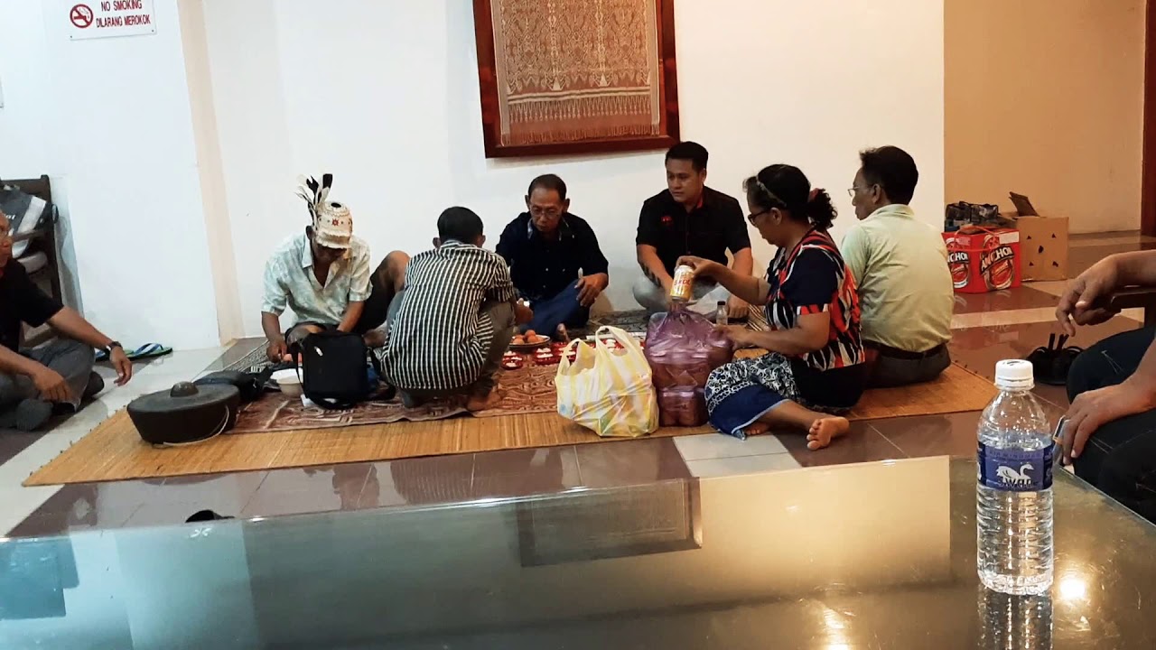 Adat Iban - Miring Dinding Bulu - YouTube