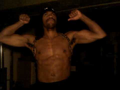 CLOSE UP'S/PEC BOUNCING/FLEXING - YouTube
