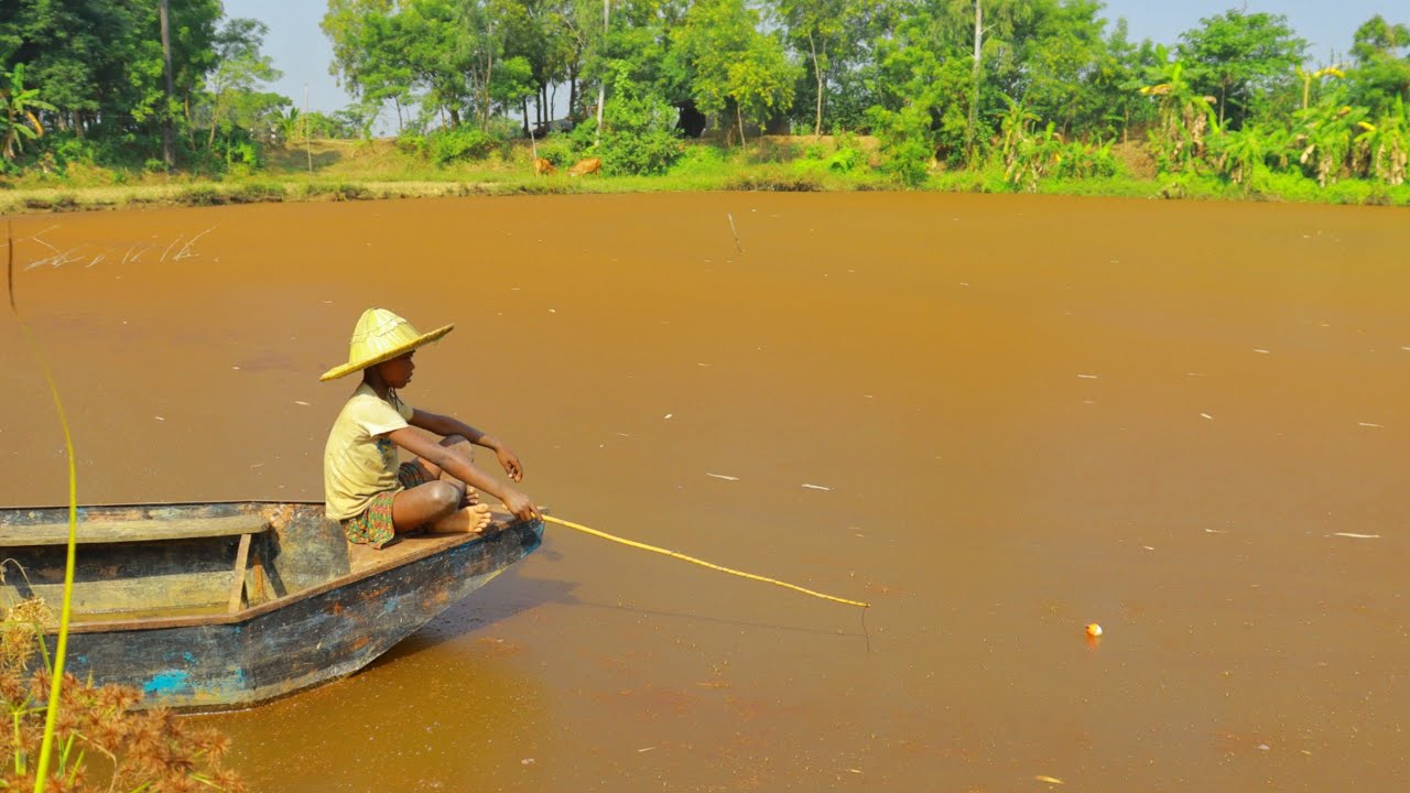Amazing Fishing Video | Traditional Little Catching Fish In Pond ...