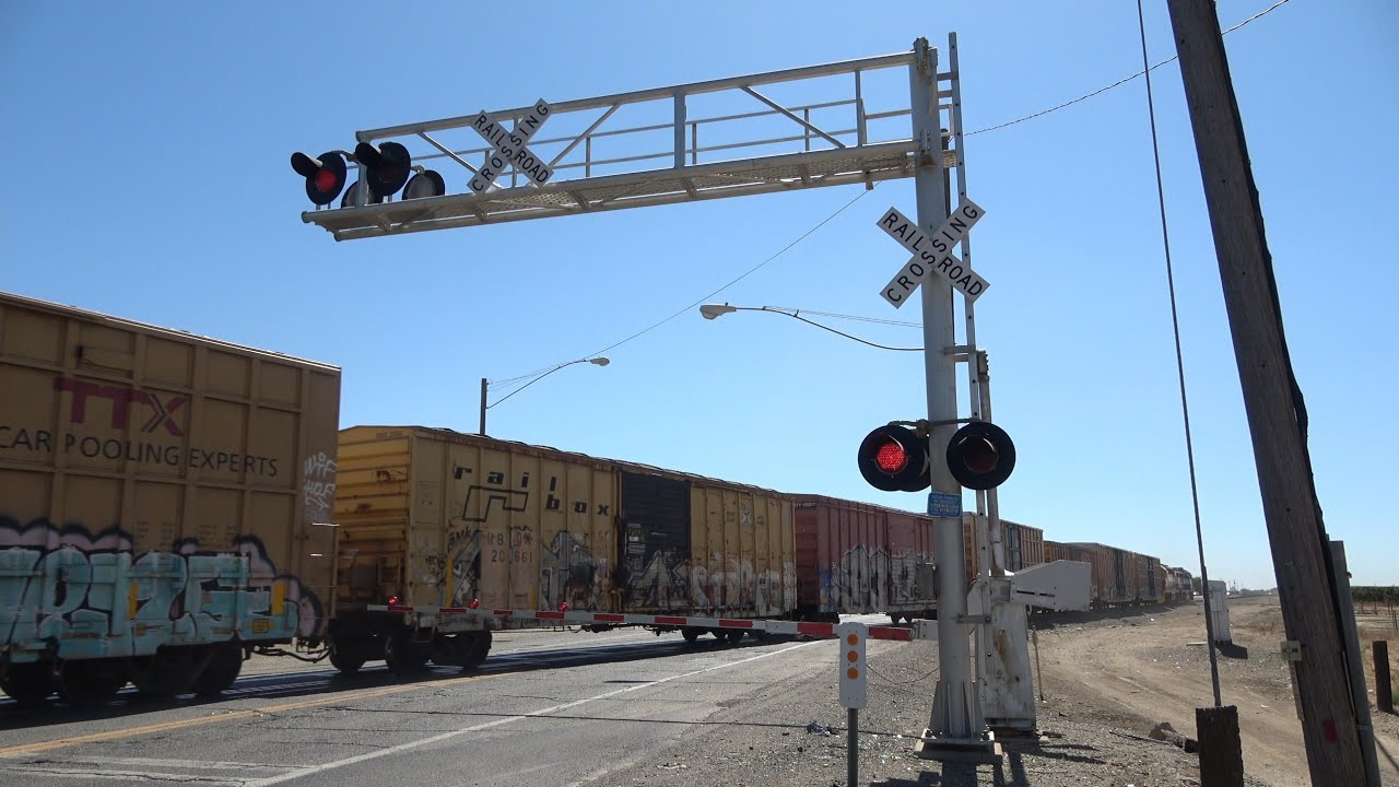 CFNR 503 Los Banos Job South | Hwy 33 Railroad Crossing, Westley CA - EM Signal - YouTube