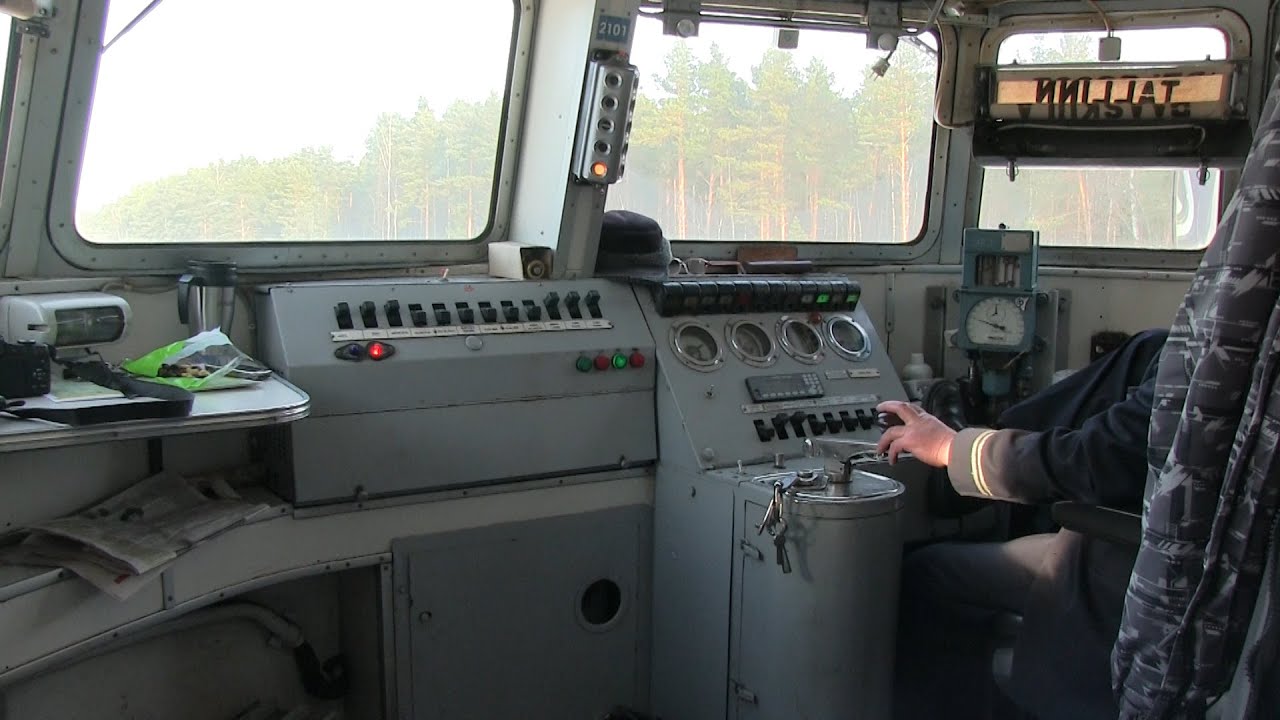 В кабине электропоезда ЭР2-1027 / In the drivers cab of ER2-1027 EMU ...