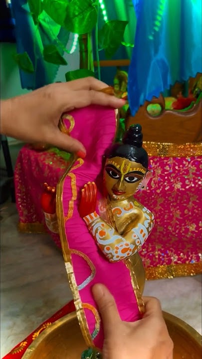 Shri Krishna Bathing Rituals 🌺💖 Laddugopal Krishna Gopal Radhakrishna Shorts Ytshorts