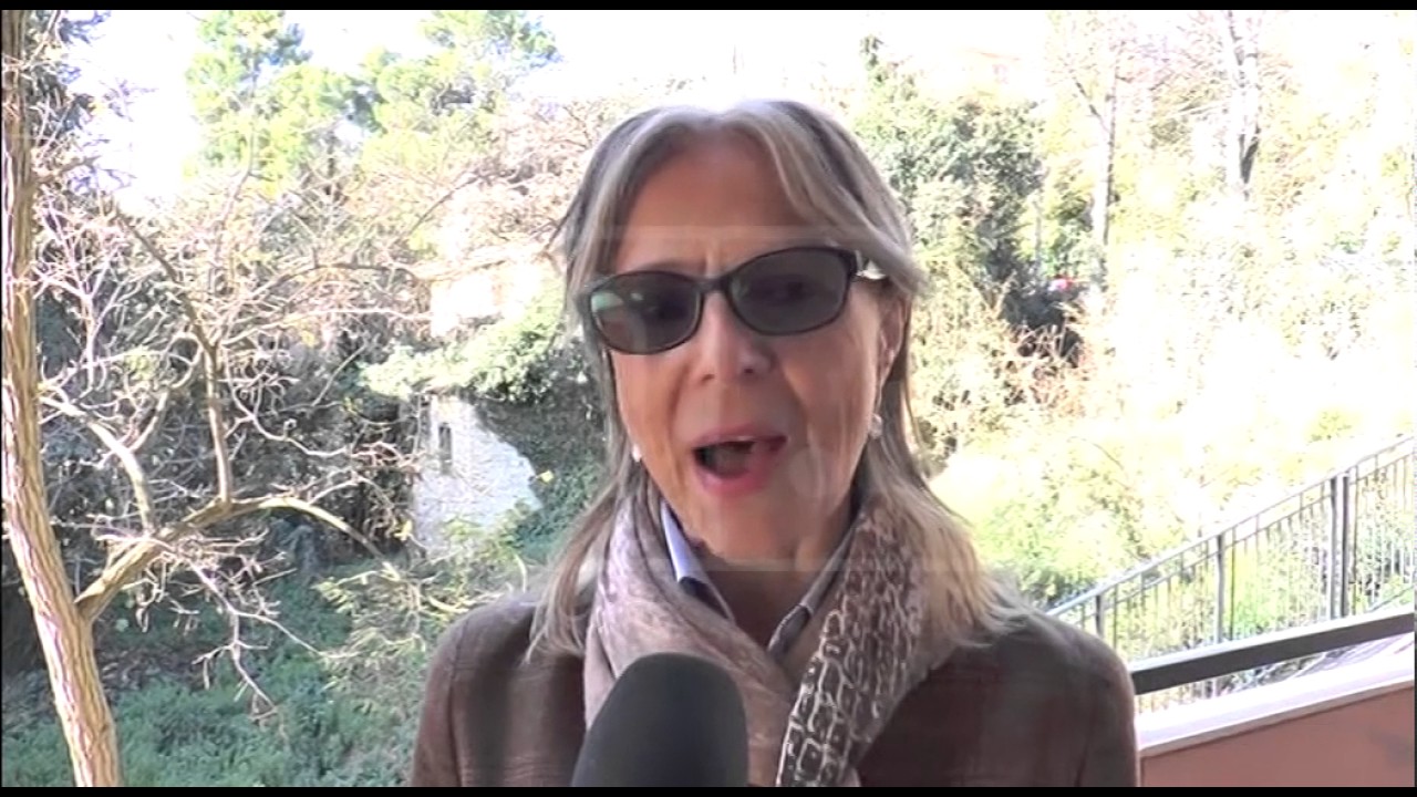Castel Castagna - Torna la “casa di Babbo Natale” - YouTube
