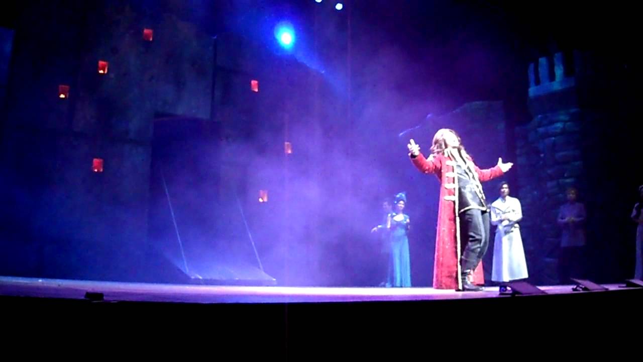 Hamlet Curtain Call (Korea 2011cast) - YouTube