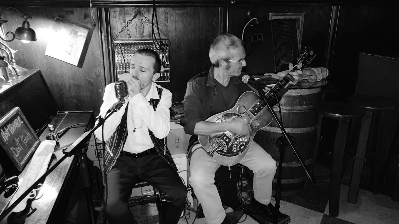 DIRTY ROOTS Duo "Just your full" Little Walter cover - YouTube