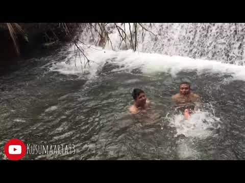 Mandi di sungai seger dan mantap guys!!