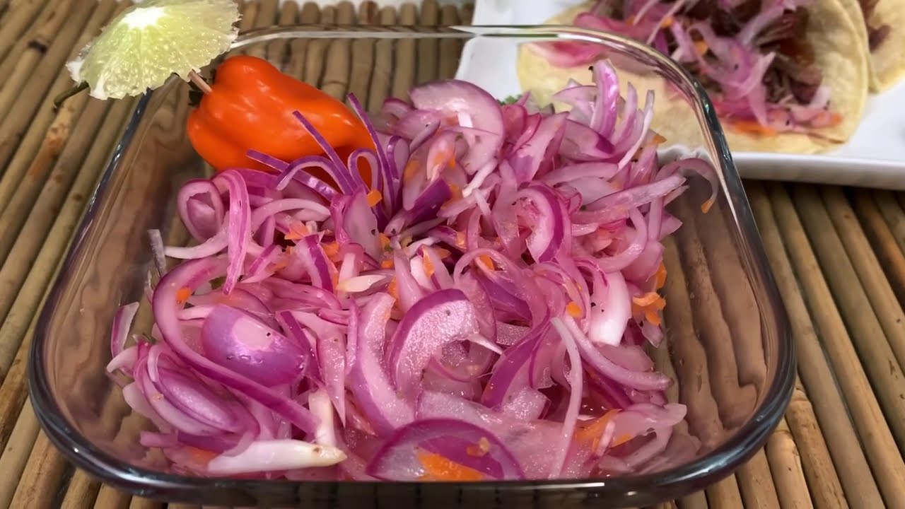 Salsa De Cebolla Y Chile Habanero - YouTube