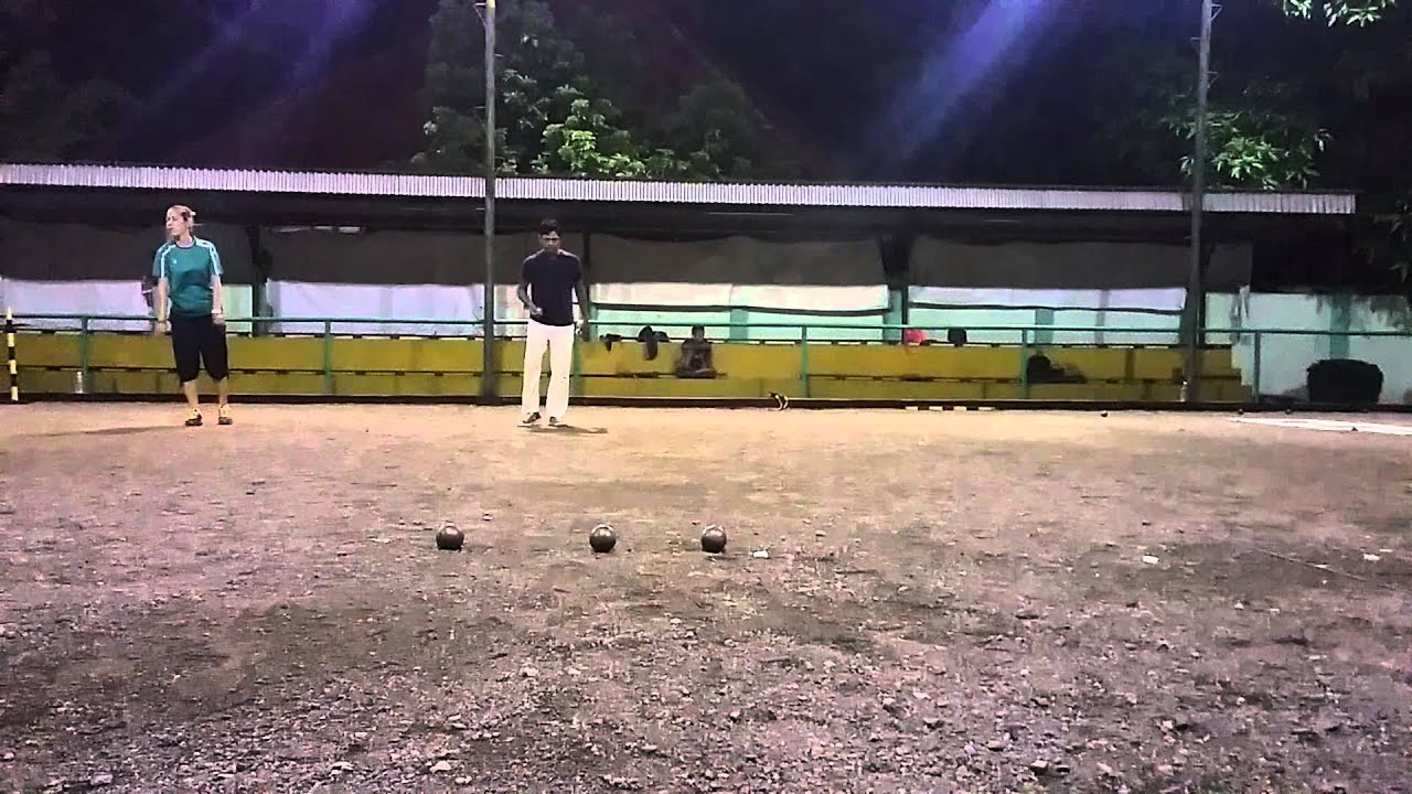 Petanque shooting practise / de tir - YouTube