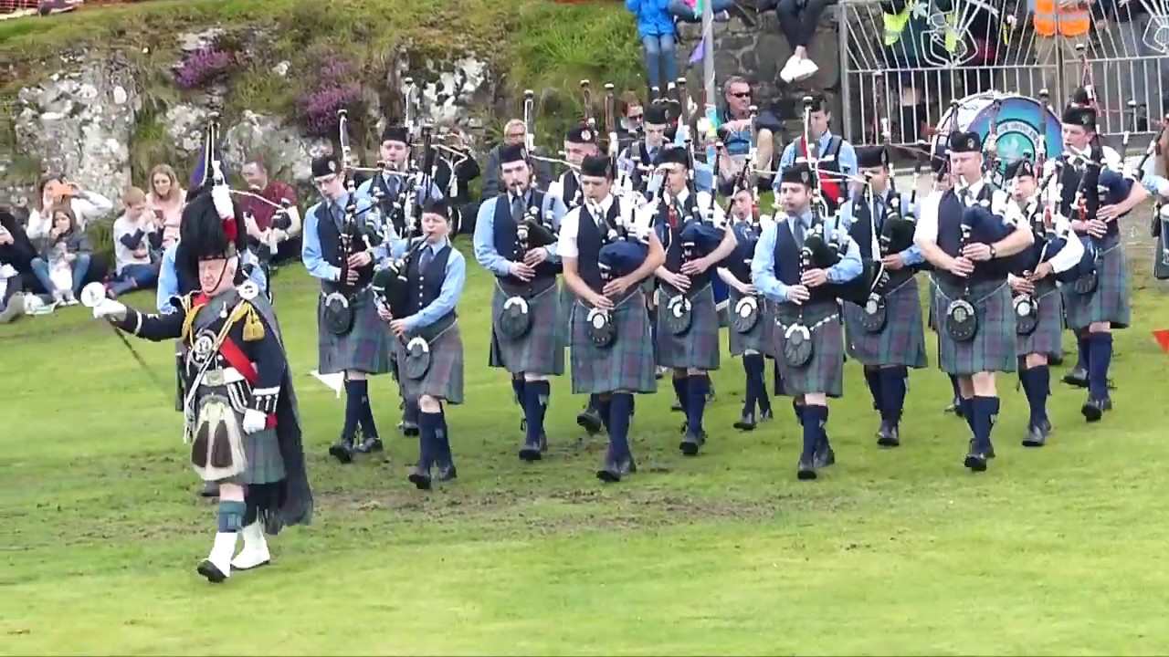 Les cornemuses des Highland Games de l'île de Skye. - YouTube