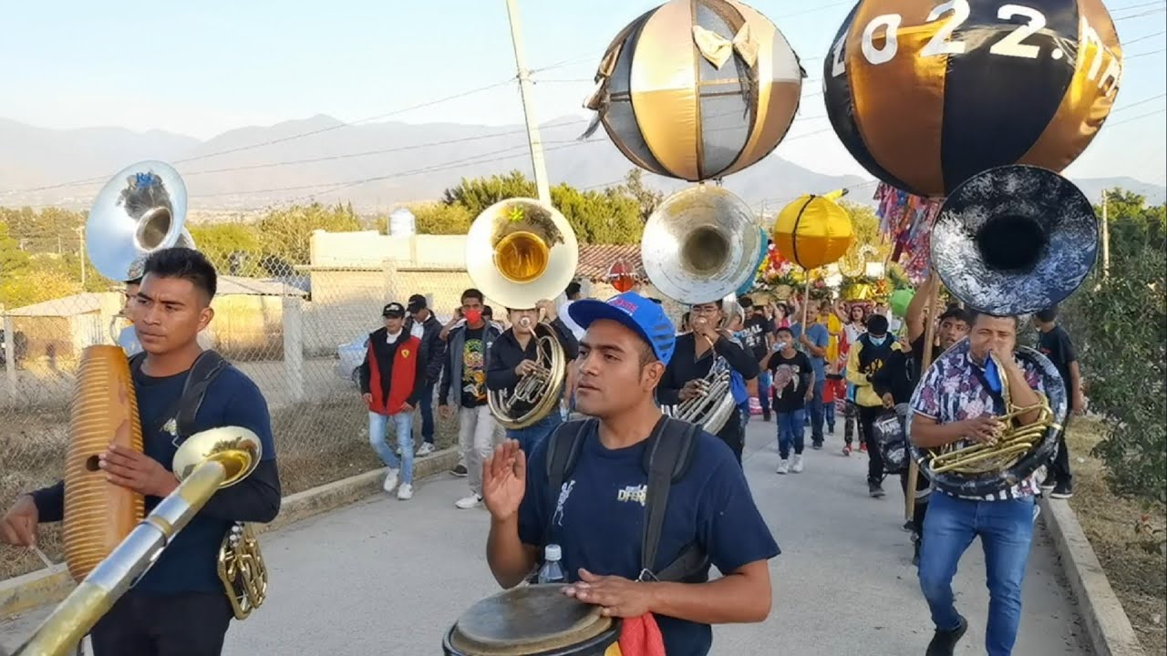 BANDA LA DIFERENTE DE OAXACA, Calenda Soledad Etla 2022 - YouTube