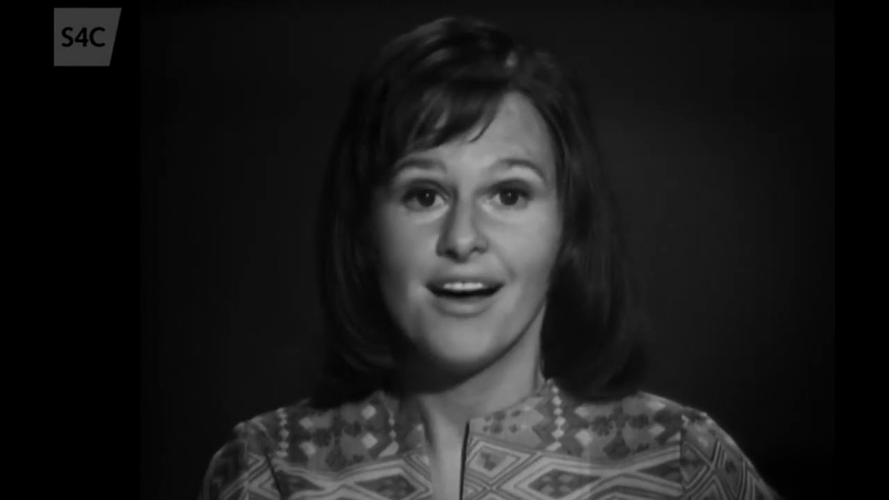 Olwen Rees - Suo Gân - YouTube