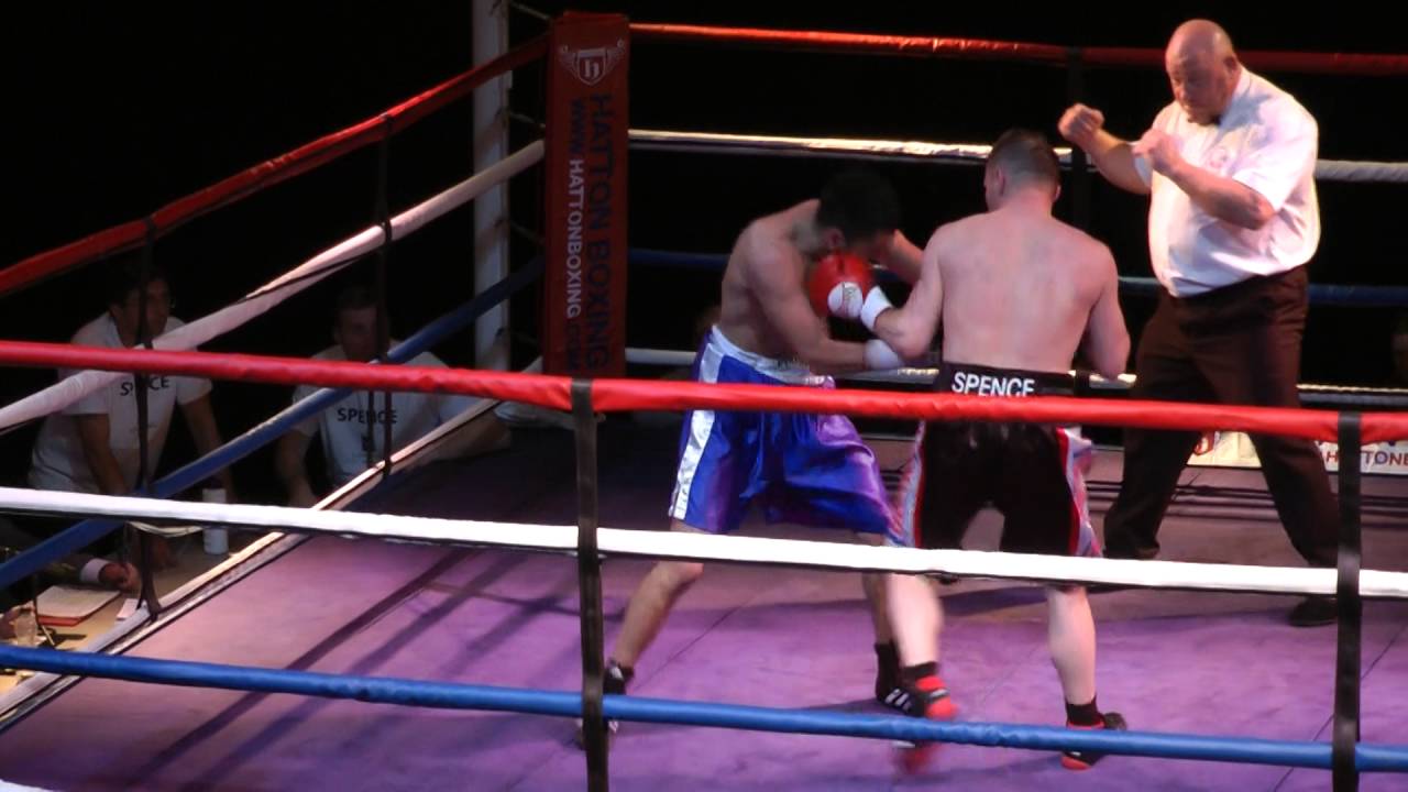 Jamie Spence v Daniel Bazo - YouTube