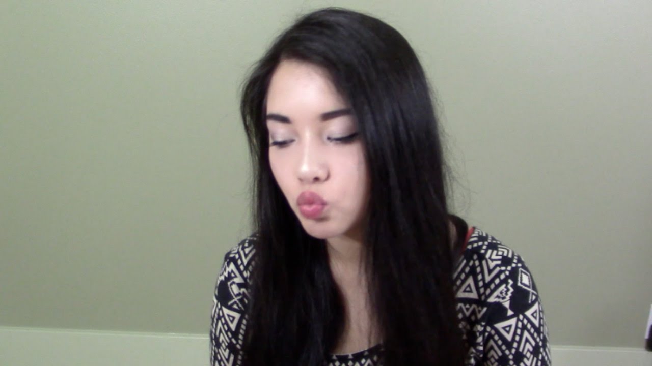 ASMR // Kissing Sounds and Hand Movements - YouTube