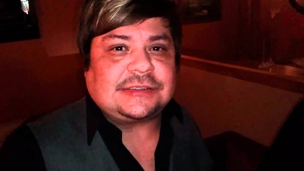 Saludos de Louie Padilla - YouTube