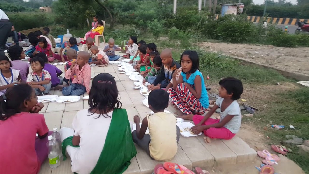Nirbhed Foundation -Feeding slum children - YouTube