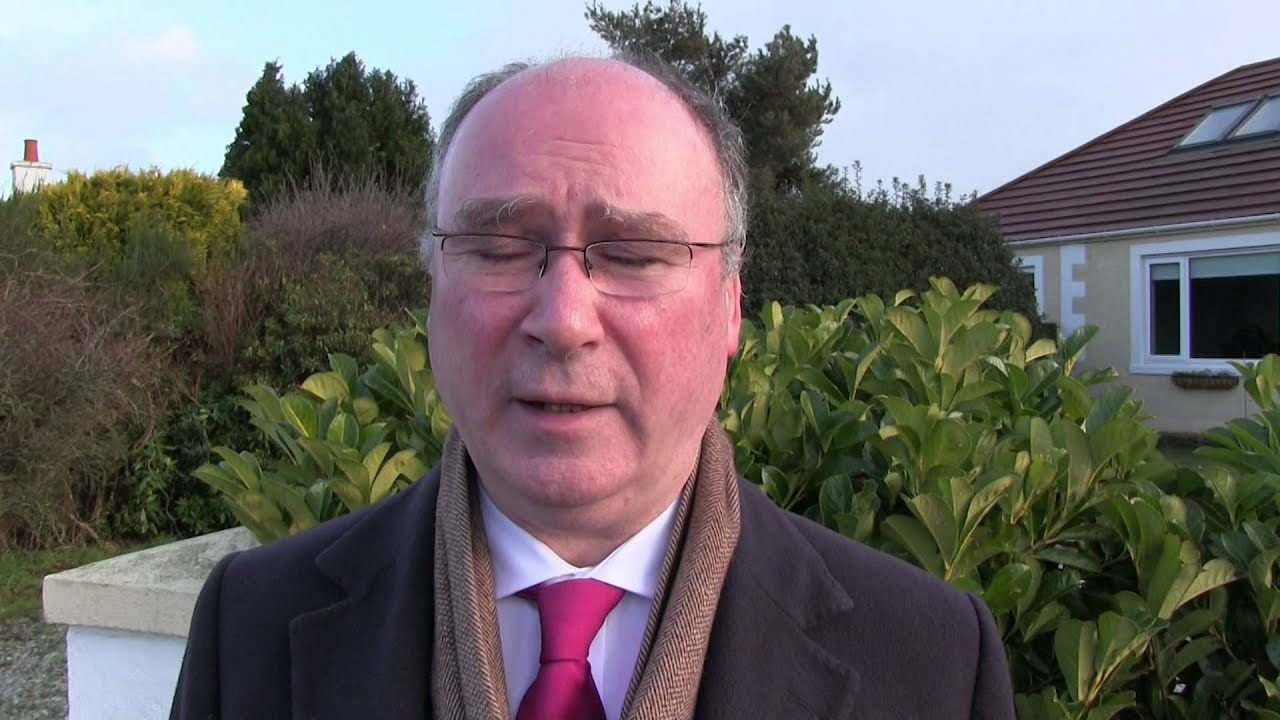 Mike Robb (Scottish Labour) on the Nairn campaign trail - YouTube