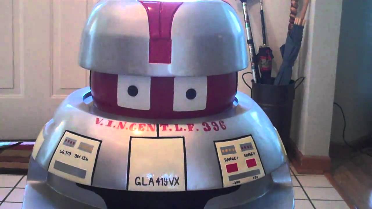 V.I.N.Cent robot - YouTube
