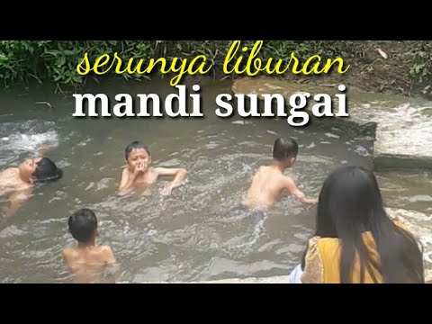 serunya liburan mandi sungai