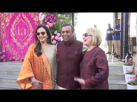 Isha Ambani Wedding : Mukesh Ambani receiving Ms Hillary Clinton, Watch ...