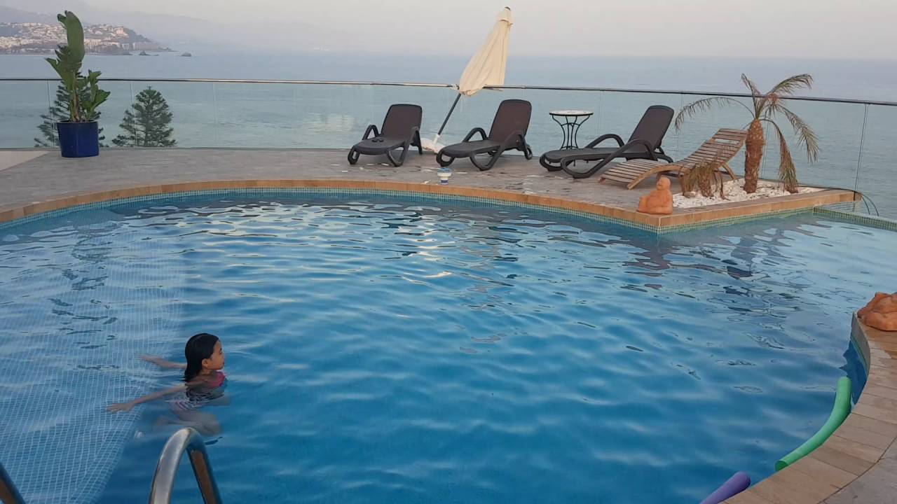 Caitlin swimming - YouTube