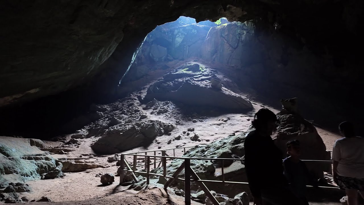 Phu Pha Phet - The Largest Cave in Southern Thailand - YouTube