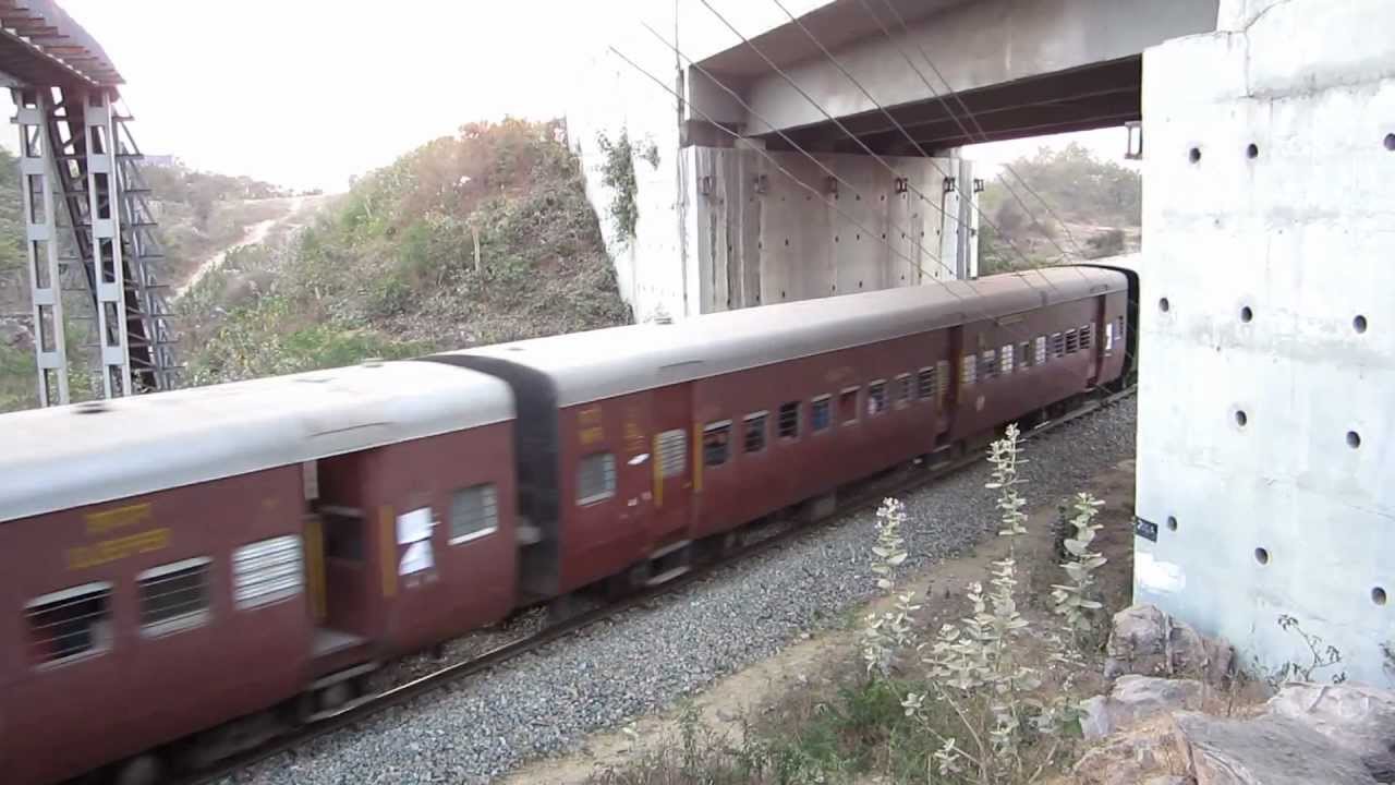 19943 UDAIPUR AHMEDABAD EXPRESS - YouTube