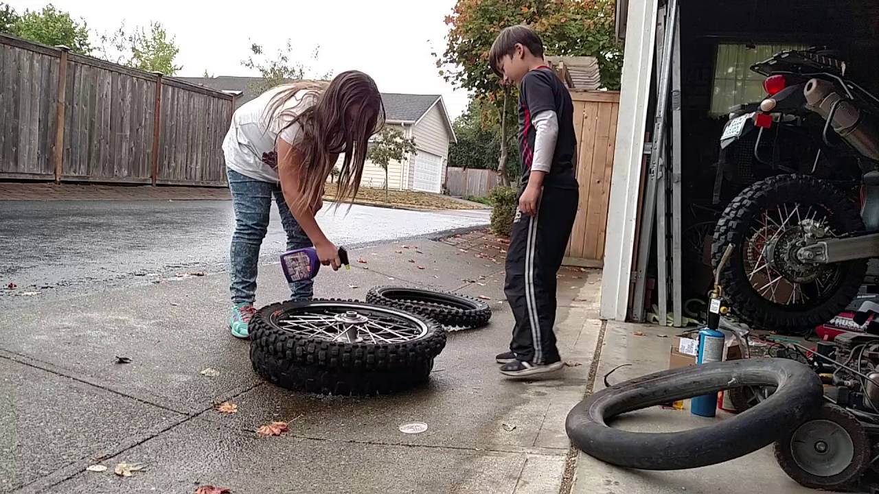 Kids changing tire on KTM 950SE - YouTube
