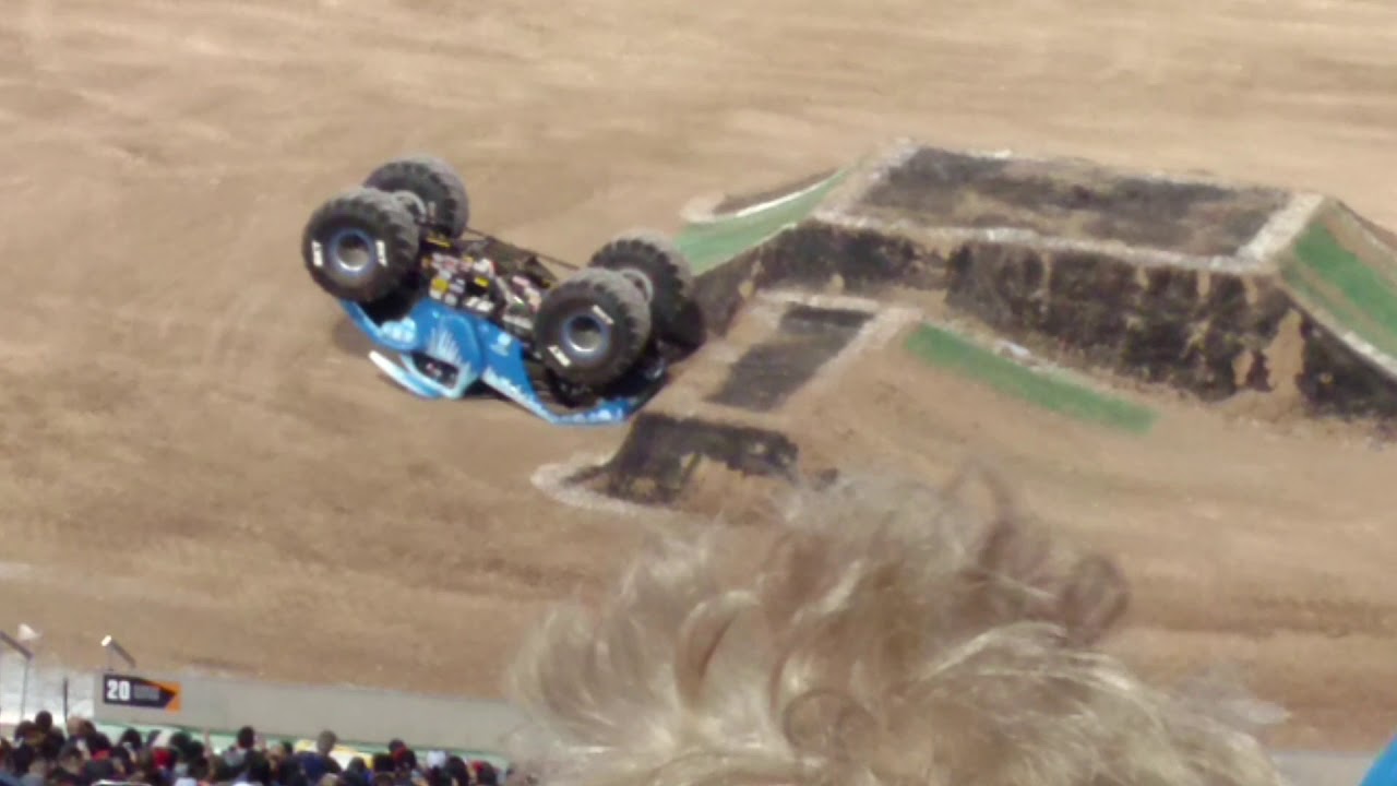 Monster jam 2 wheel skills-el toro loco ice - YouTube