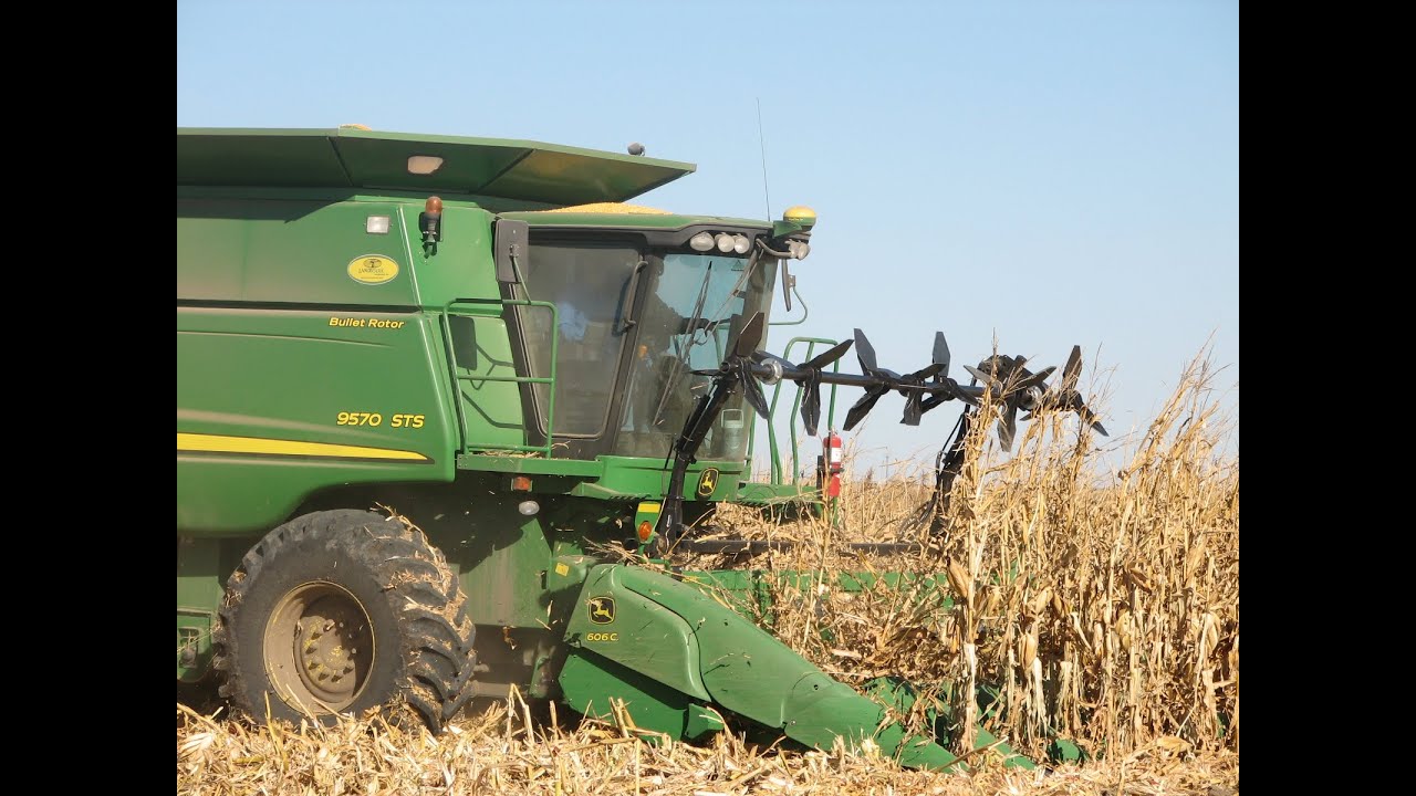 Hawkins Down Corn Reel on a John Deere 606C Head - YouTube